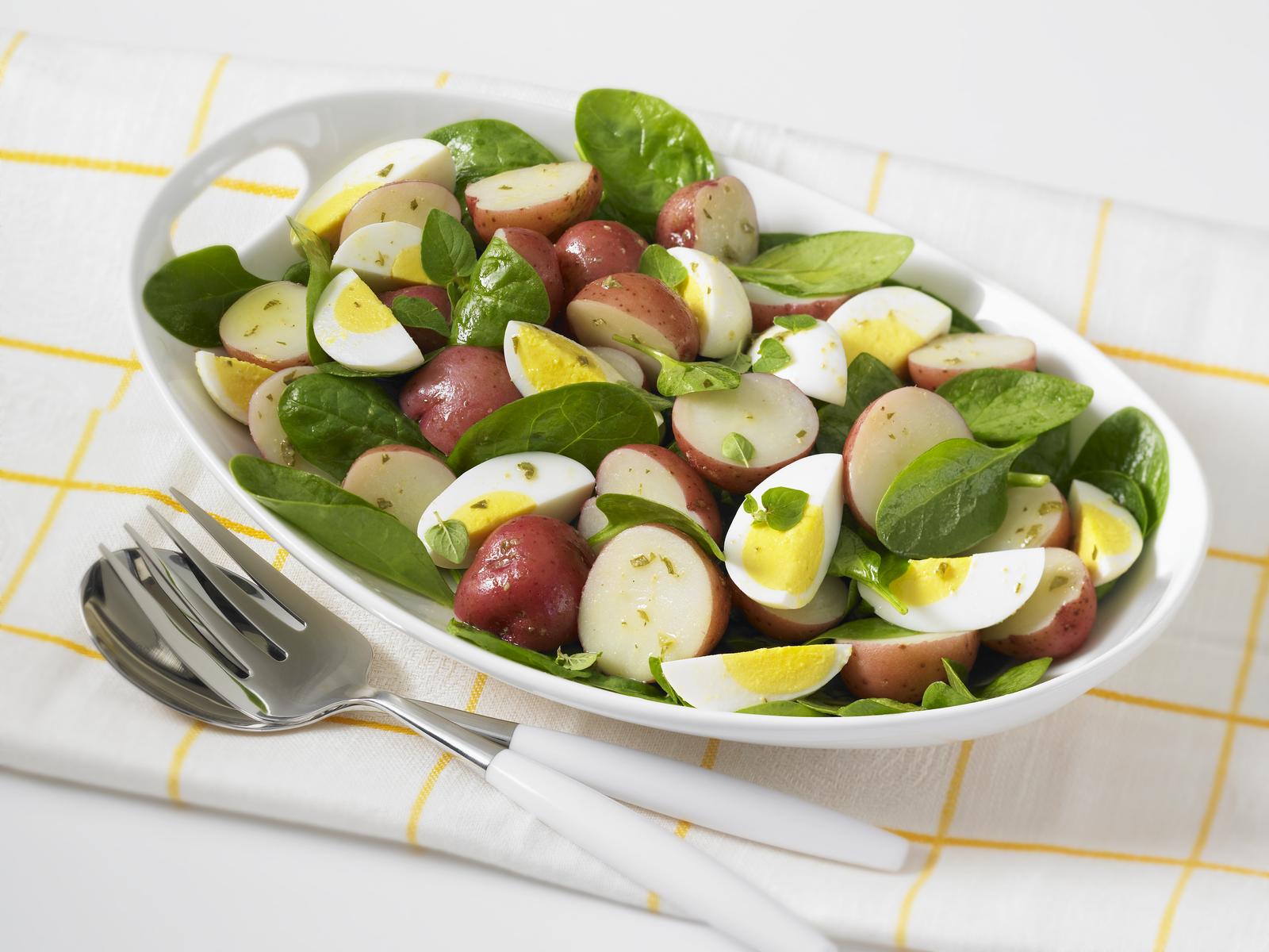 Salade aux pommes de terre rouges et aux œufs